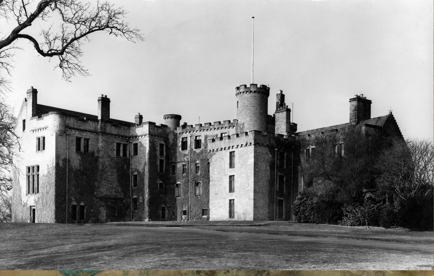 Hutton Castle - Books from Scotland